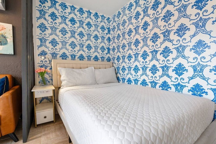 Tropical West Palm Cottage - Palm Beach, FL