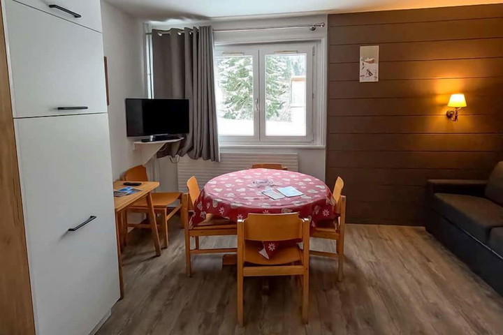 Escapade Familiale Pour 5p | Ping-pong Et Bbq - Lélex