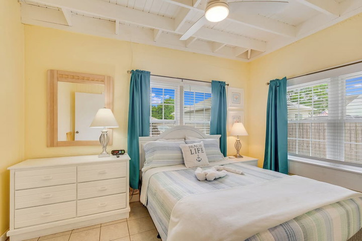 2 Bedroom Duplex With Backyard, One Block From Laguna Beach Sand, Pet-friendly - Panama City Beach, FL