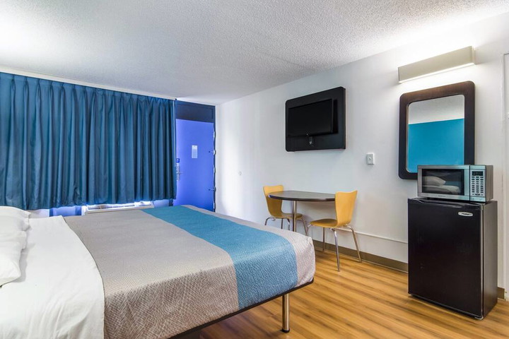 1 King Bed | Non-smoking, Micfridge - LaGrange, GA