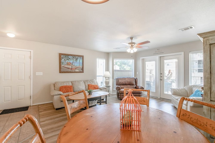 Poolside Paradise!! Waterwheel Condo 2 Pools/4 Hot Tubs/new Braunfels - New Braunfels, TX