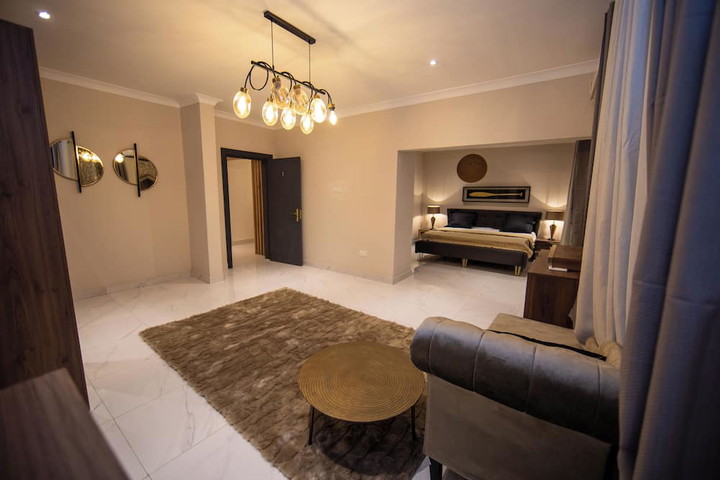 Luxurious 10 Bedroom Villa - Accra