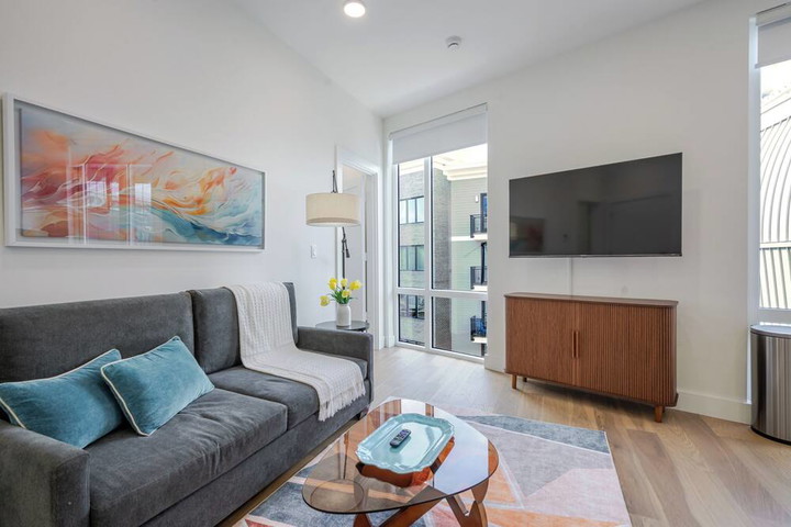 This Apartment Is A 1 Bedroom(s), 1 Bathrooms, Located In Brighton, Ma. - Newton, MA