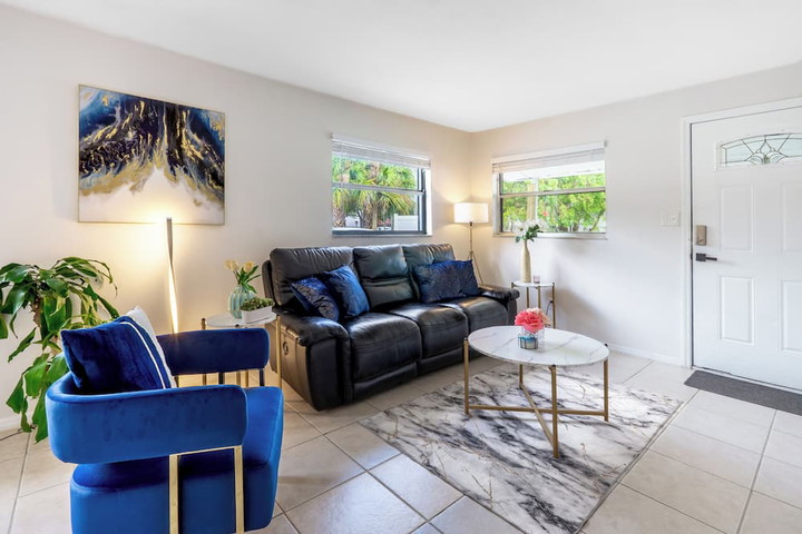 Sparkling Family Sized Condo Near Downtown Saint Petersburg/beaches - St. Petersburg, FL
