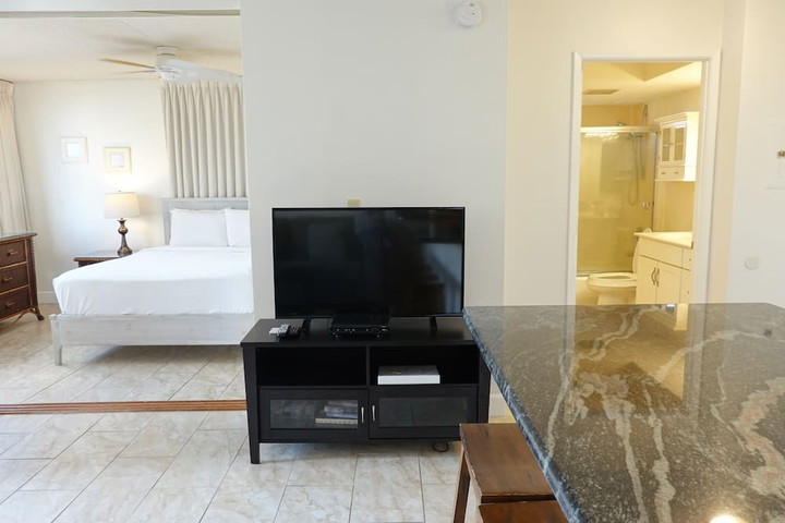 ** Waikiki Banyan Actualizado, 1 Dormitorio, Capacidad Para 4 Personas, Vista Parcial Al Mar, A Pie De Playa - Hawái