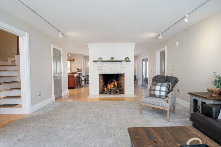 Bearities - 2 Homes, Sleeps 28, Hot Tubs, Grills! - Vermont