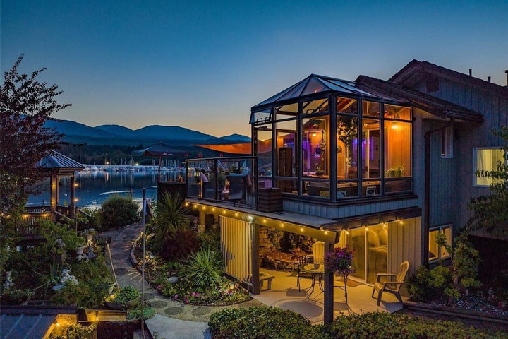 Trails End Beach House-upper Suite - Chemainus