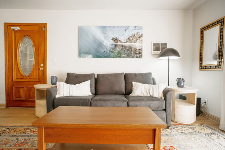 Stunning Oceanfront Venice Beach 2br/2ba With Beach Views + Free Parking - Venice Beach, CA