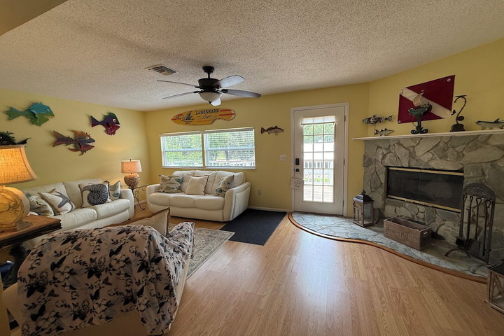C & Js Old Sassa Cottage - Old Homosassa Waterfront Retreat - Private Dock - Homosassa