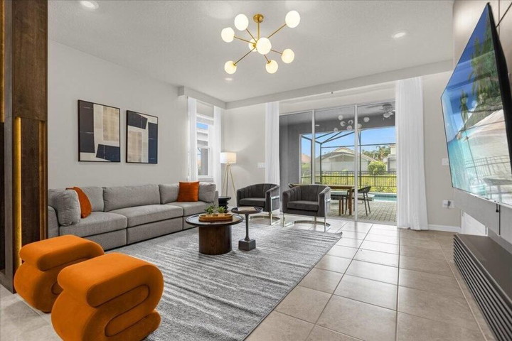 7 Bd / 5.5 Ba / Windsor Island Resort 3979 La - Florida