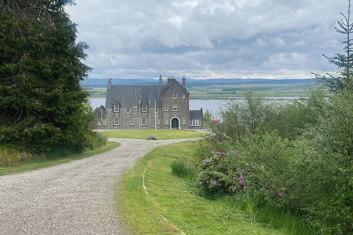 Beautiful Sporting Lodge On Rural Estate Overlooking Loch And Deer Park - Lairg