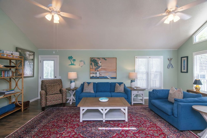 Island Gossip: Dog-friendly Paradise W/ Sun Deck & Easy Beach Access; Cable Tv/wifi - Edisto Beach, SC
