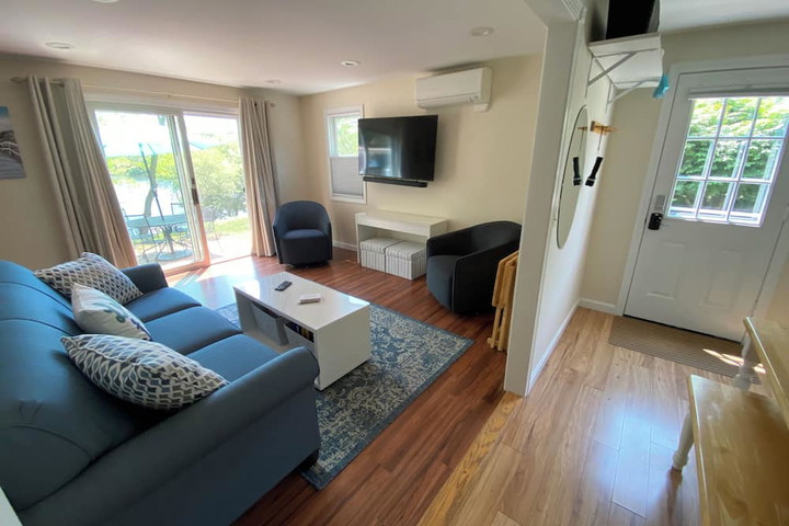 Lakefront Retreat W/ Deck, Dock, Sandy Beach, 4 Watercraft, <6 Mins To 2 Beaches - Orleans, MA