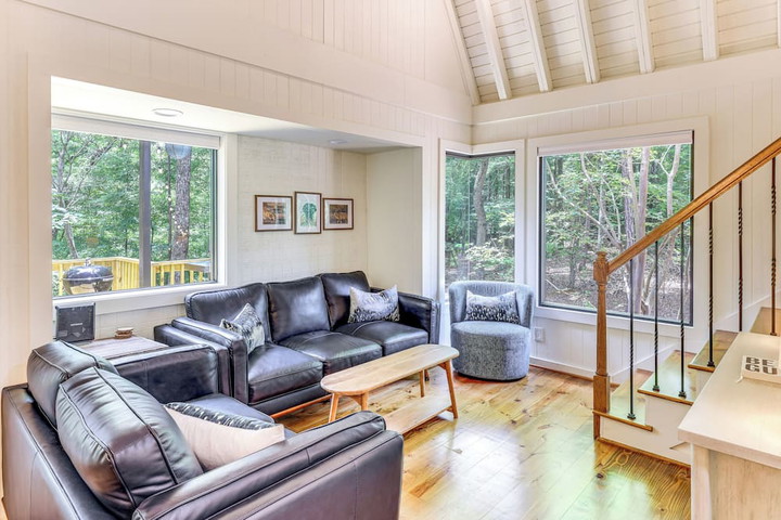 Family-friendly Dadeville Cabin W/ Hot Tub & Porch - Lake Martin, AL