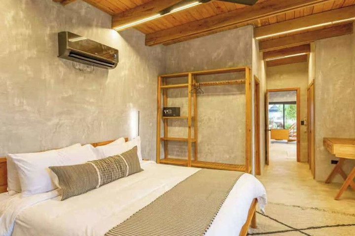 Stylish Waterfront Villa With Pool, Lush Views & Floor-to-ceiling Windows - Placencia