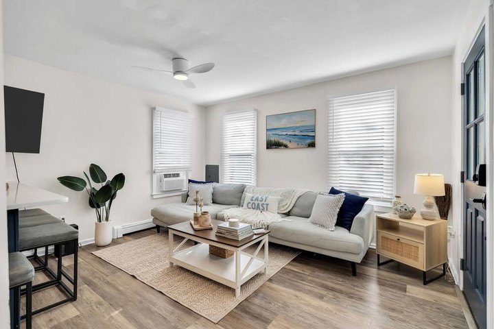 5 Min Walk To Asbury Park, 4 Beach Badges, Firepit, Grill, Porch, Cool A/c - Belmar, NJ