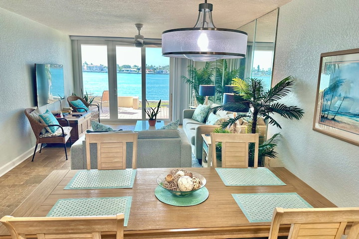 Spectacular Sunsets Direct Waterfront Isla Del Sol Near St. Pete Beach. 3br, 2ba - St. Petersburg, FL