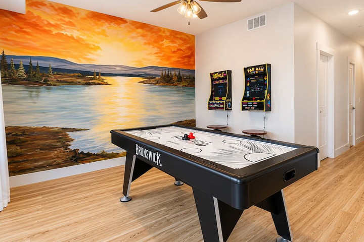 Lake & Mnt Views, Hot Tub, Indoor Pool, Slps 22! - Branson, MO