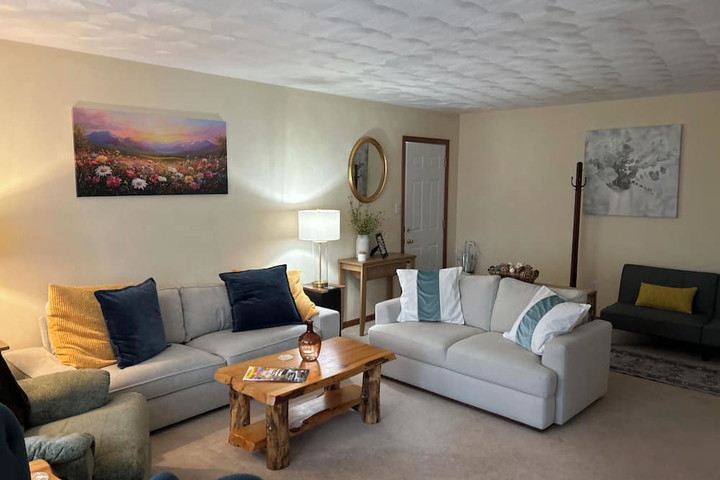 Located Close To All The Local Attractions In A Peaceful Mountain Setting! - Farmington, PA