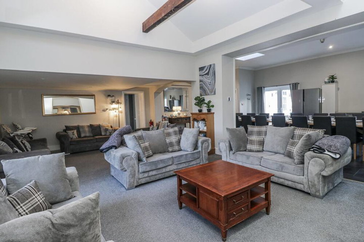 Clarence House, Pet Friendly, With Hot Tub In Dalton-in-furness - England