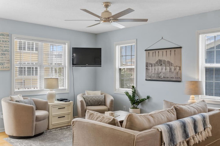 Classic Beach Cottage On Oceanside Of Wrightsville Beach -Lower Level - Wilmington, NC