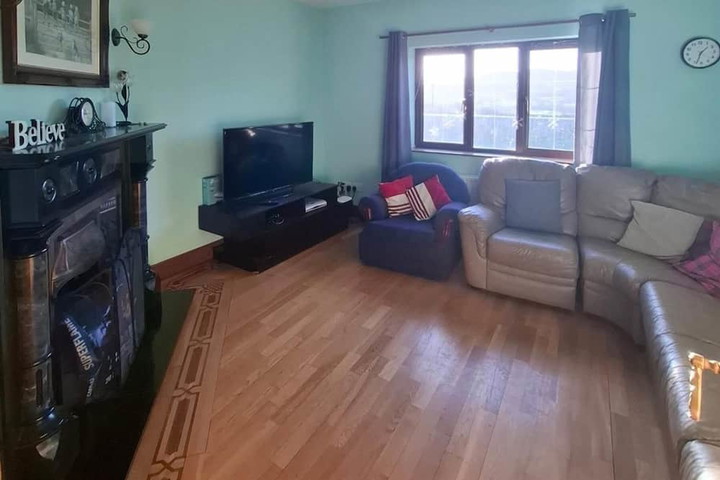 Bree House Sleeps 16 With Free Parking - County Donegal