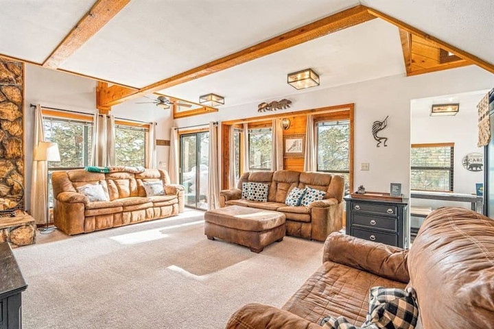 Comfortable Dog-friendly Home Within Walking Distance Of Lake - Wooded Setting - Colorado