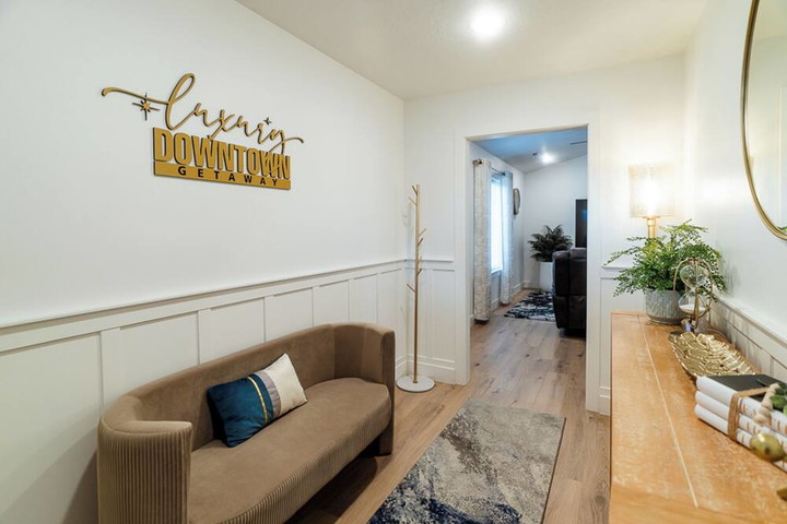 Luxury Downtown Getaway - Private 20ft Swim Spa - Cedar City, UT