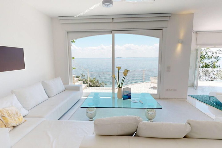 Villa Flora Fronte Spiaggia By Bookinggardalake - Sirmione