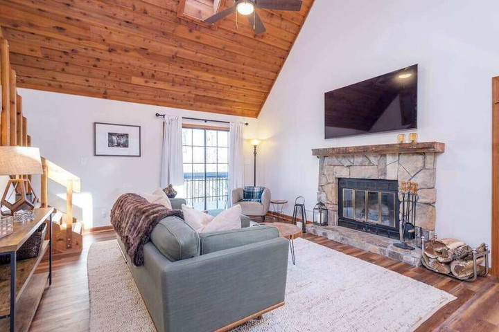Spacious Pisgah National Forest Home On Woodsy Lot With Hot Tub, Fireplace - Brevard, NC