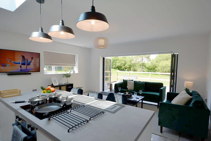 Tree Tops -  A Family Retreat That Sleeps 6 Guests  In 3 Bedrooms - Clevedon, UK