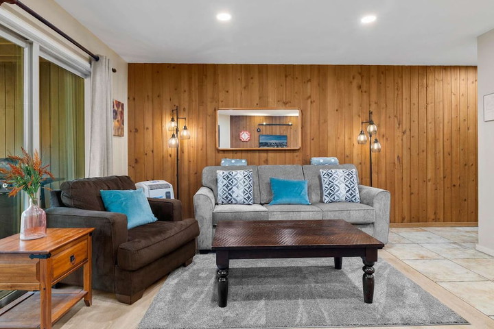 New! Remodeled Condo | Pool - Hot Tub | Steps To River Trail - Oregon