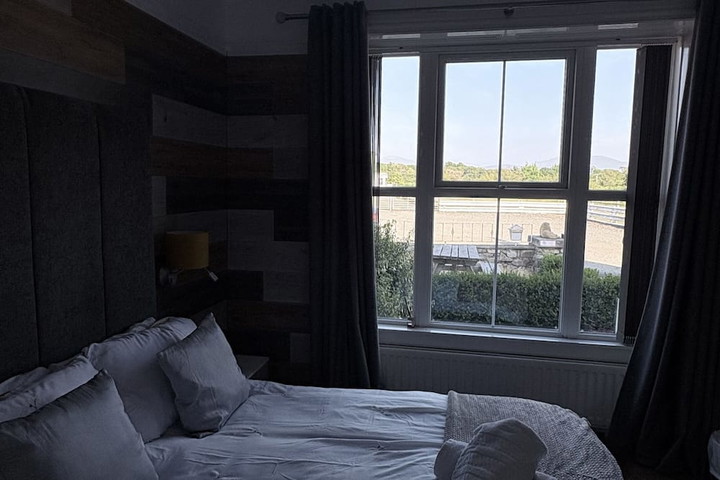 Garden View | Boutique Double Room | No Pets - Caernarfon