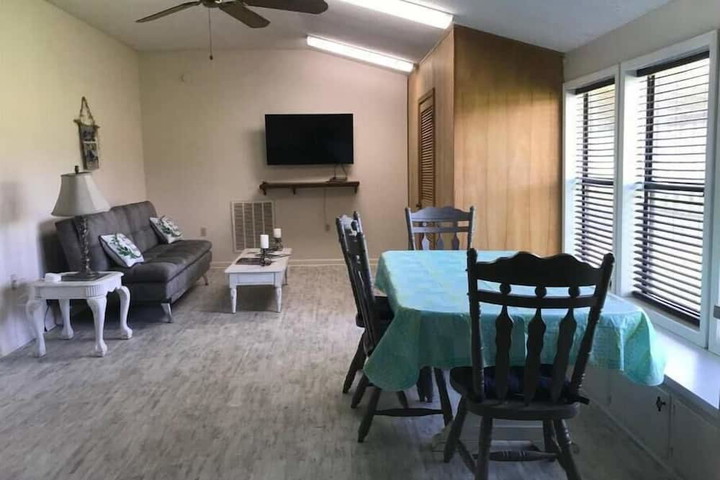Twin Oaks- Barn Apartment - Lake Verret, LA