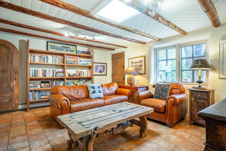 Casa Rosa - Hot Tub, Patio & Pet Friendly Retreat - Taos, NM
