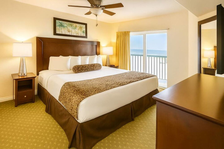 Dive Into Your Dream Vacation! Free Parking, Onsite Pool, Beach Access - Treasure Island, FL