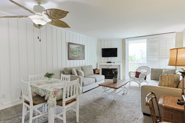 West-facing Ocean Views And Picturesque Sunsets From A Private Balcony. - Oceanside, Californie