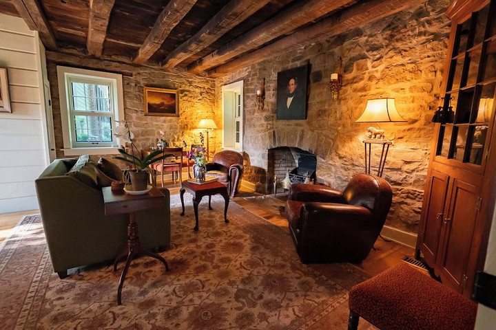 Historic Stone Cabin Near Bourbon Trail On Private 13 Acre Estate Property! - Louisville, KY