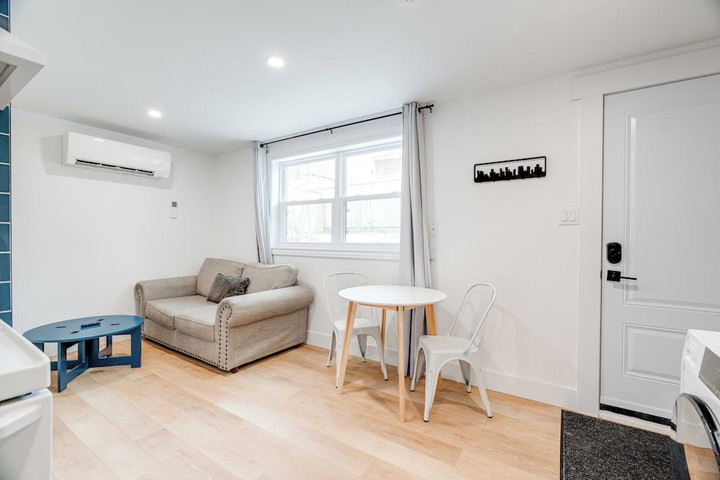 Charming 1 Bed Garden Suite; Steps To Downtown - London, ON, Canada