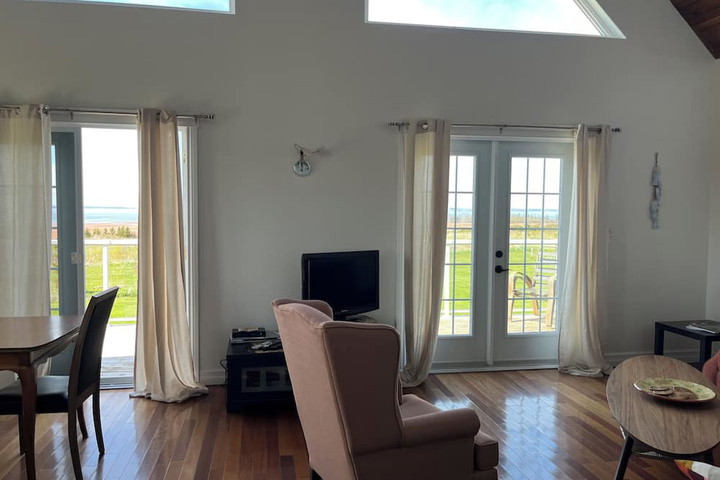 Gorgeous Private Chalet On 10 Acres - Prince Edward Island