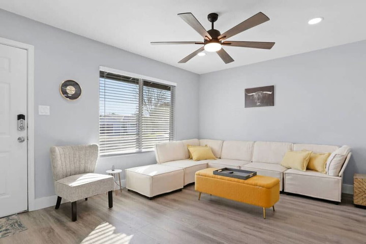 Gorgeous Renovated Home W/ Pool! - Tempe, AZ