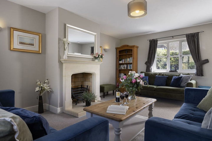 Birch House -  A Cottage That Sleeps 8 Guests  In 4 Bedrooms - Stow-on-the-Wold