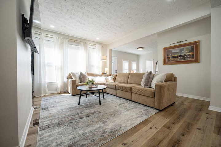 Walk To Mass Ave~sleeps 14~hot Tub - Indianapolis
