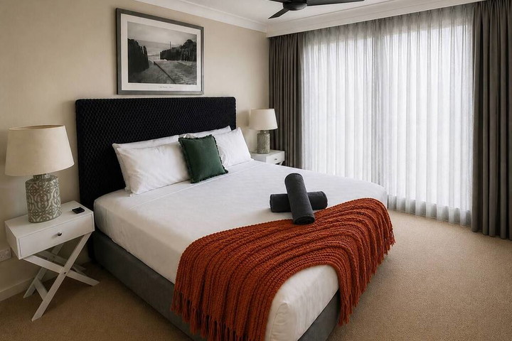 Beachfront| Ocean Views|pool & Spa|sleeps 5|tennis Court| 2 Bedroom 2 Bathroom - Surfers Paradise