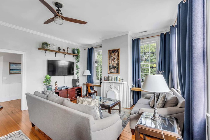Newly Remodeled, Spacious Rental! Walk To King St! - Charleston, SC