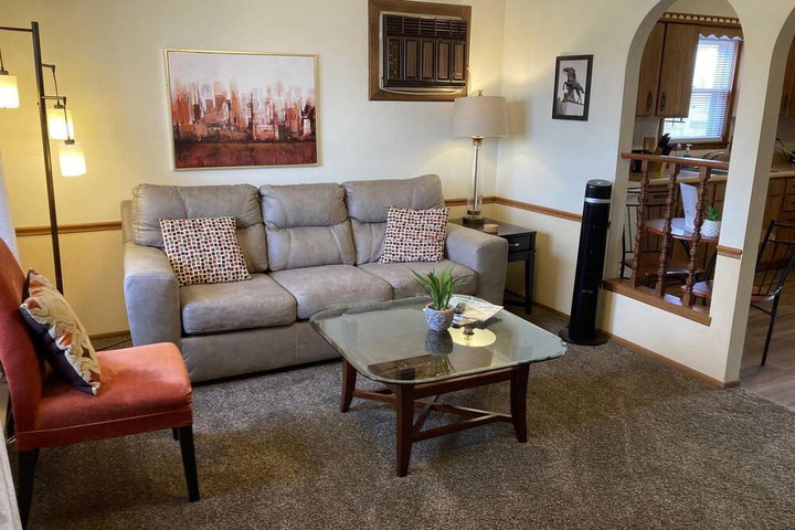 Great Location! Very Clean 1-bedroom Townhouse - Saint Joseph, MO