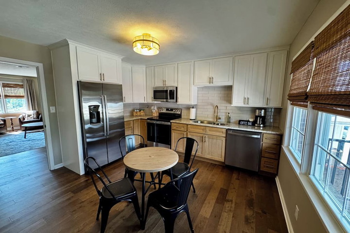 Downtown Bardstown- Walk To Everything!! 2 King Suites - Bardstown, KY