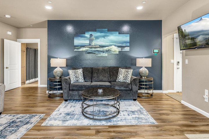Lighthouse-themed, Fastest Wifi, 2 King Beds Home - Medford, OR