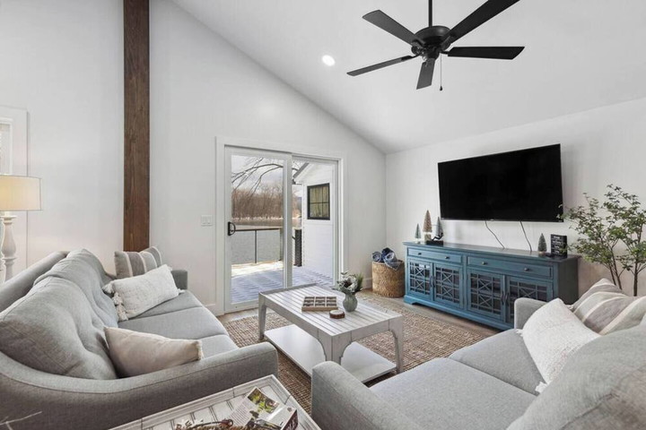 Luxury Lakehouse On The Water! - Tully Lake, Tully