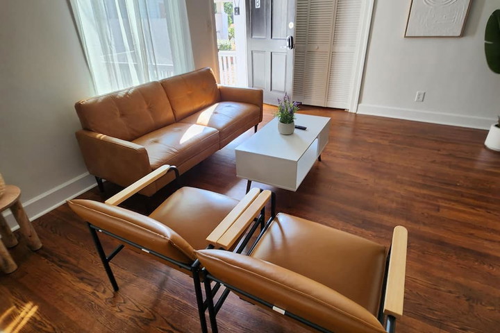 Kenan Cottage In Whirlygig City, Unit B - 3 Bd, 2 Ba- 1300sf - Downtown Wilson - Wilson, NC